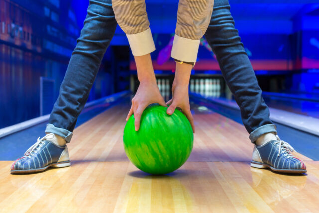 Two Handed Bowling Tutorial (Plus the Best Bowling Ball for Two-Handers)