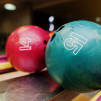 Bowling Ball Sizes/Weights (How to Choose Bowling Ball Size)