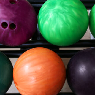 Bowling Ball Sizes/Weights (How to Choose Bowling Ball Size)