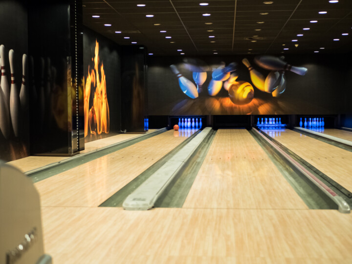 Red Rock Bowling Prices for Lanes, VIP, Cosmic Bowling & More