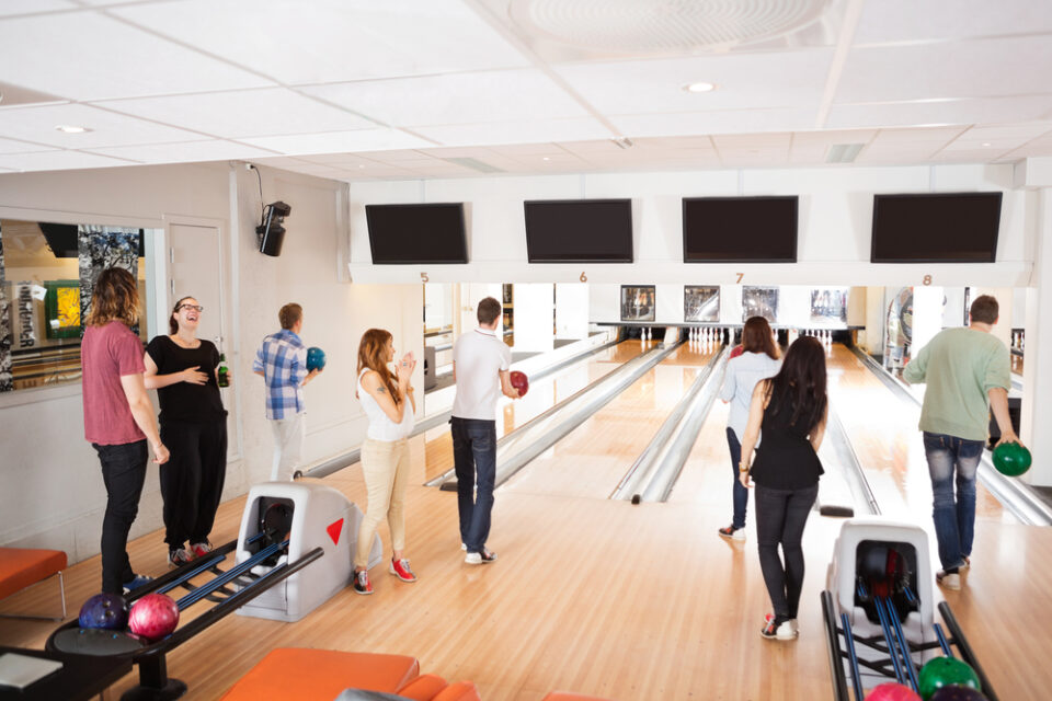 How Many Players Are on a Bowling Team? How Bowling Leagues Work